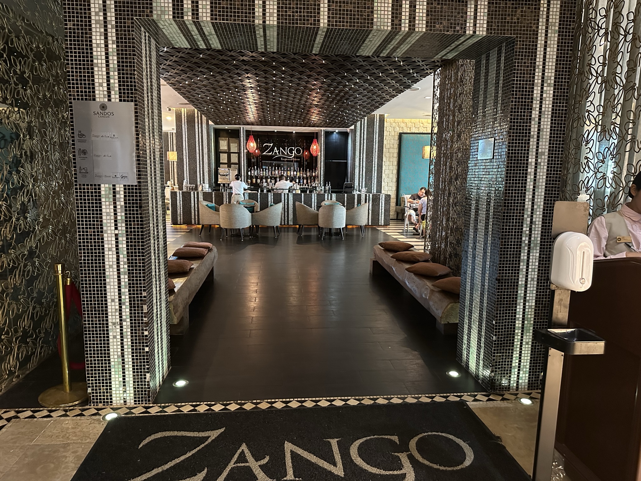 COMO É SE HOSPEDAR NO SANDOS CANCUN - Rodsnaideia